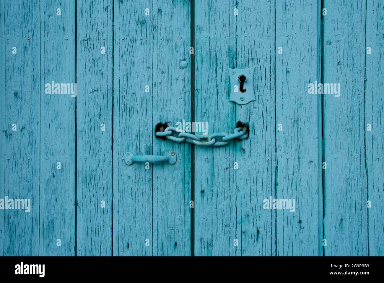 Antique wooden door with rusted hardware Stock Photo - Alamy