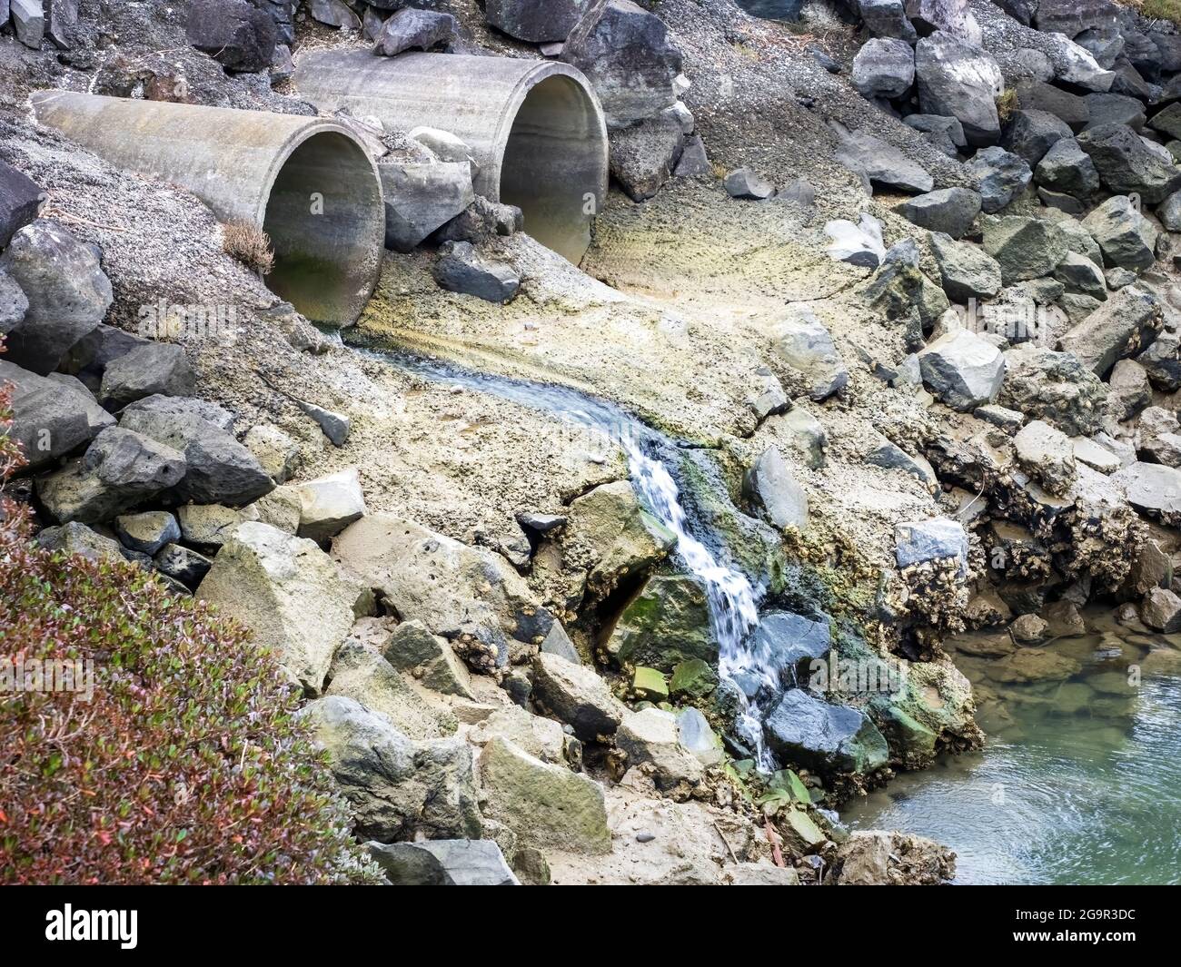Water flowing from pipes hi-res stock photography and images - Alamy