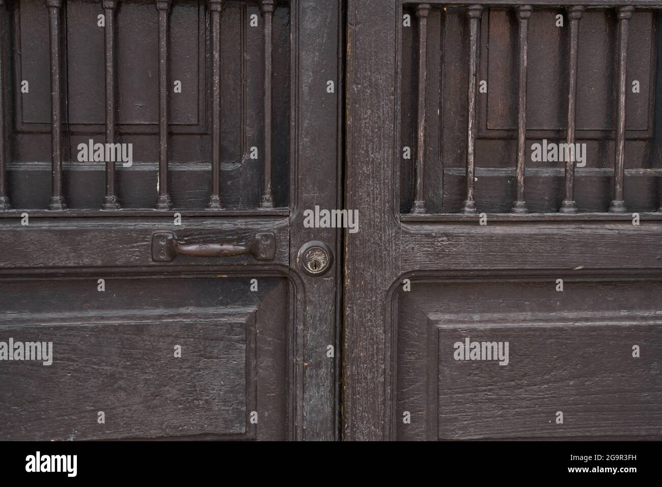 Antique wooden door with rusted hardware Stock Photo - Alamy