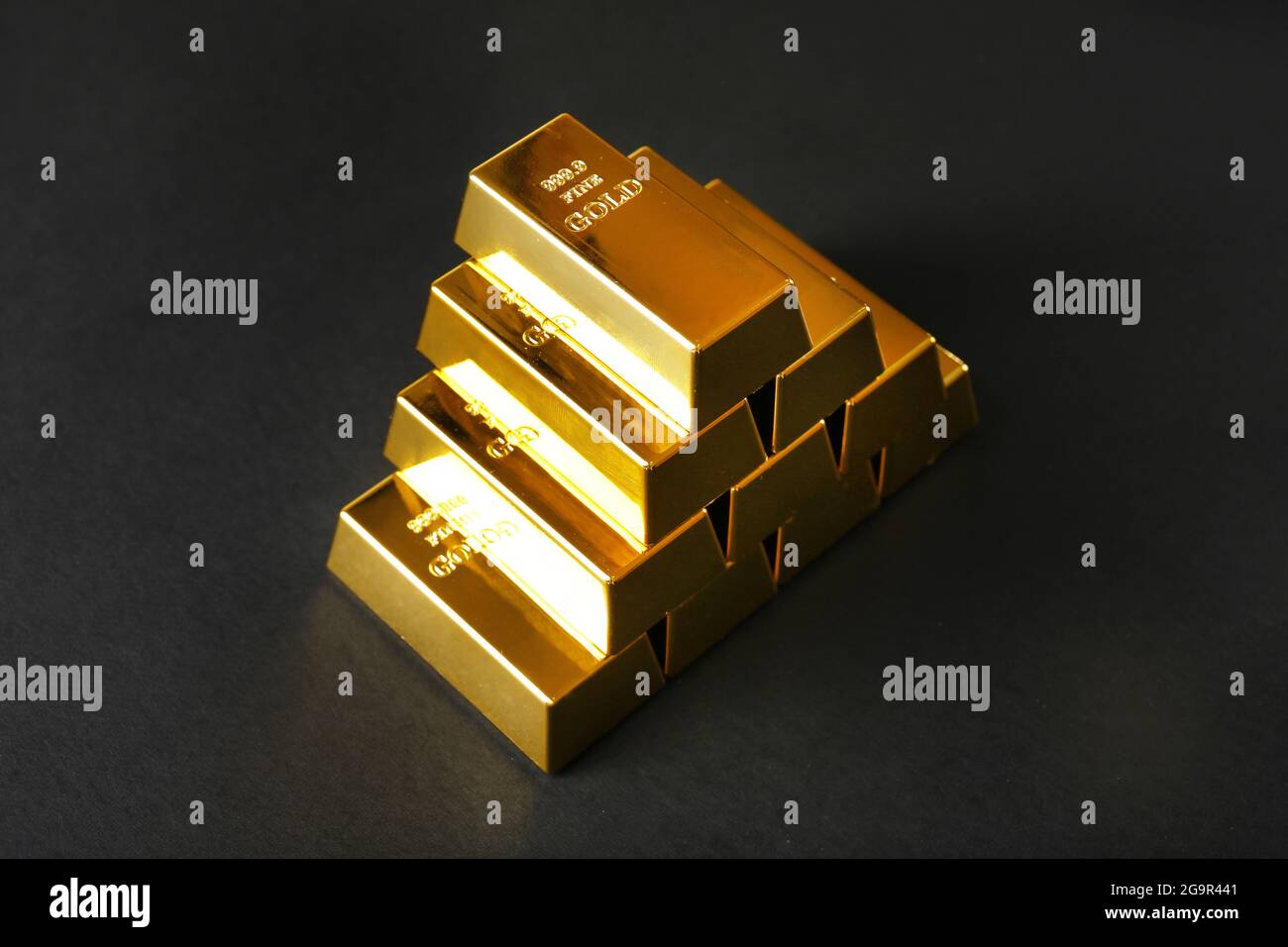 Gold bars on black background Stock Photo - Alamy