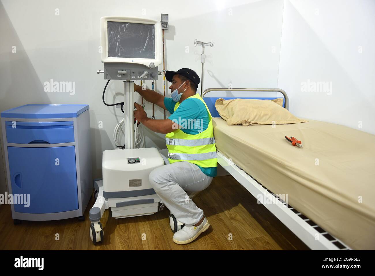 Resuscitation beds hi-res stock photography and images - Alamy