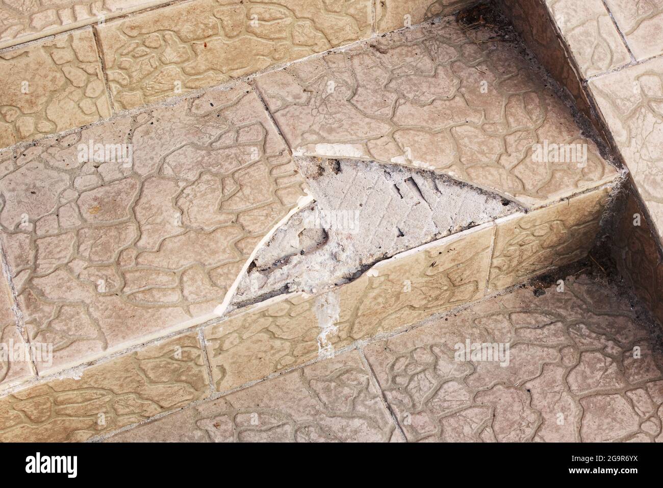 Fractured tiles hi-res stock photography and images - Alamy