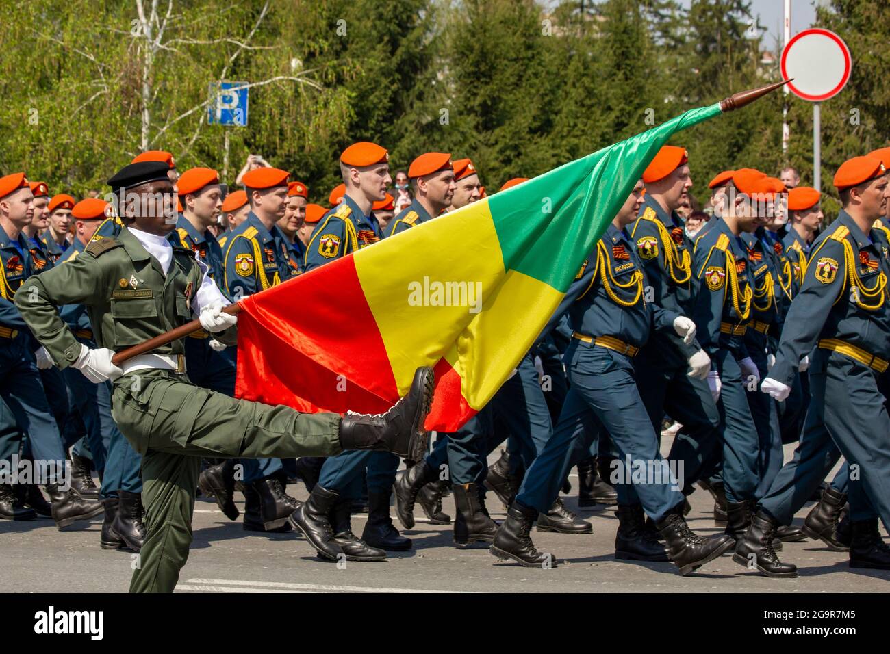 Military parade soldiers russian flag hi-res stock photography and ...