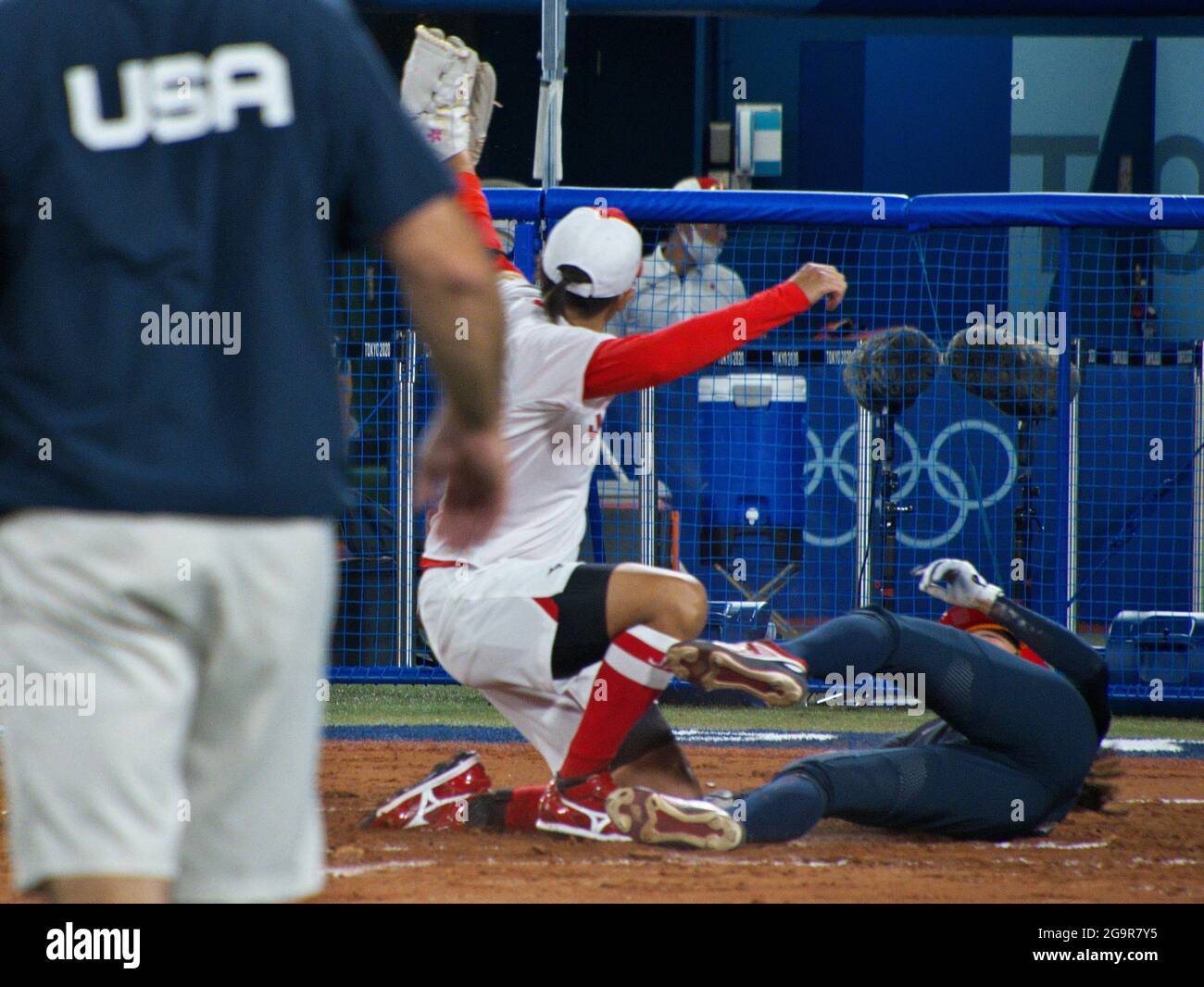 Tokyo, Japan. 27th July, 2021. USA's Janie Reed is tagged out at home ...