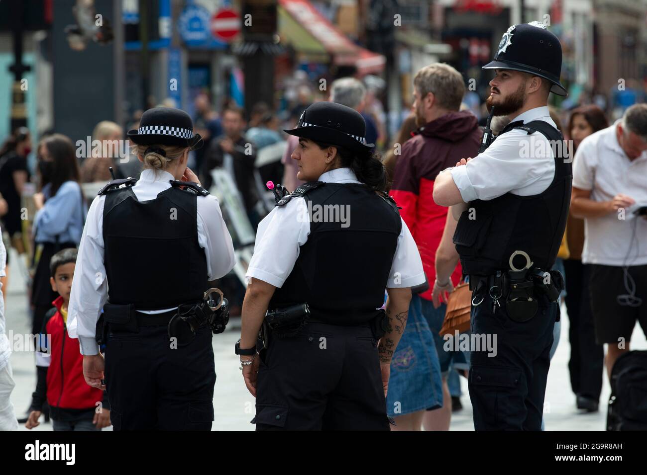 London, UK. 27th July, 2021. Metropolitan Police officers patrolling in ...