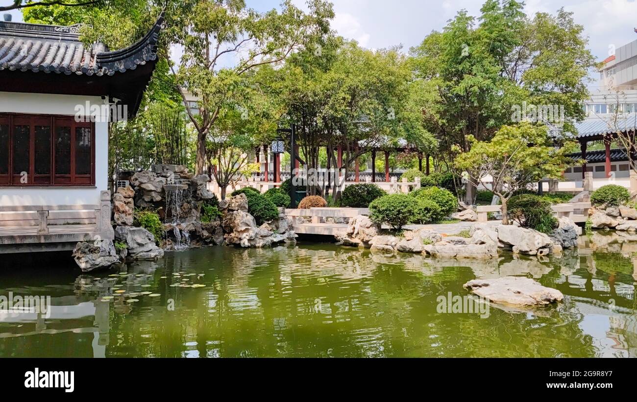 Chinese classical courtyard with small bridge and water Stock Photo - Alamy