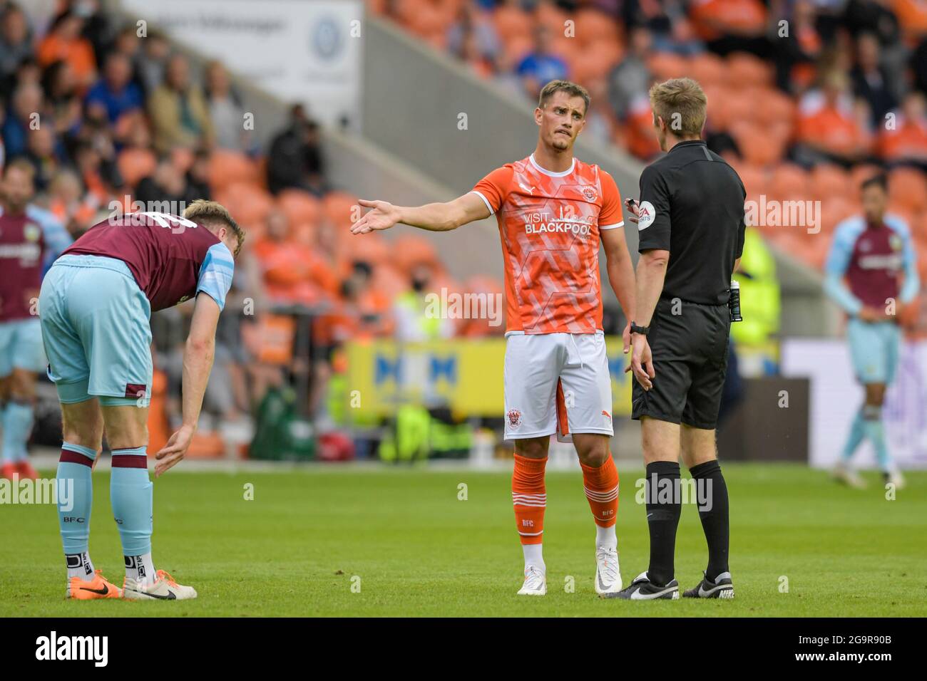 Jerry Yates #9 of Blackpool speaks to the referee Stock Photo - Alamy