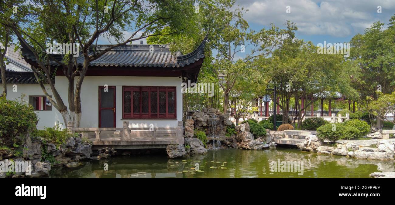 Chinese classical courtyard with small bridge and water Stock Photo - Alamy