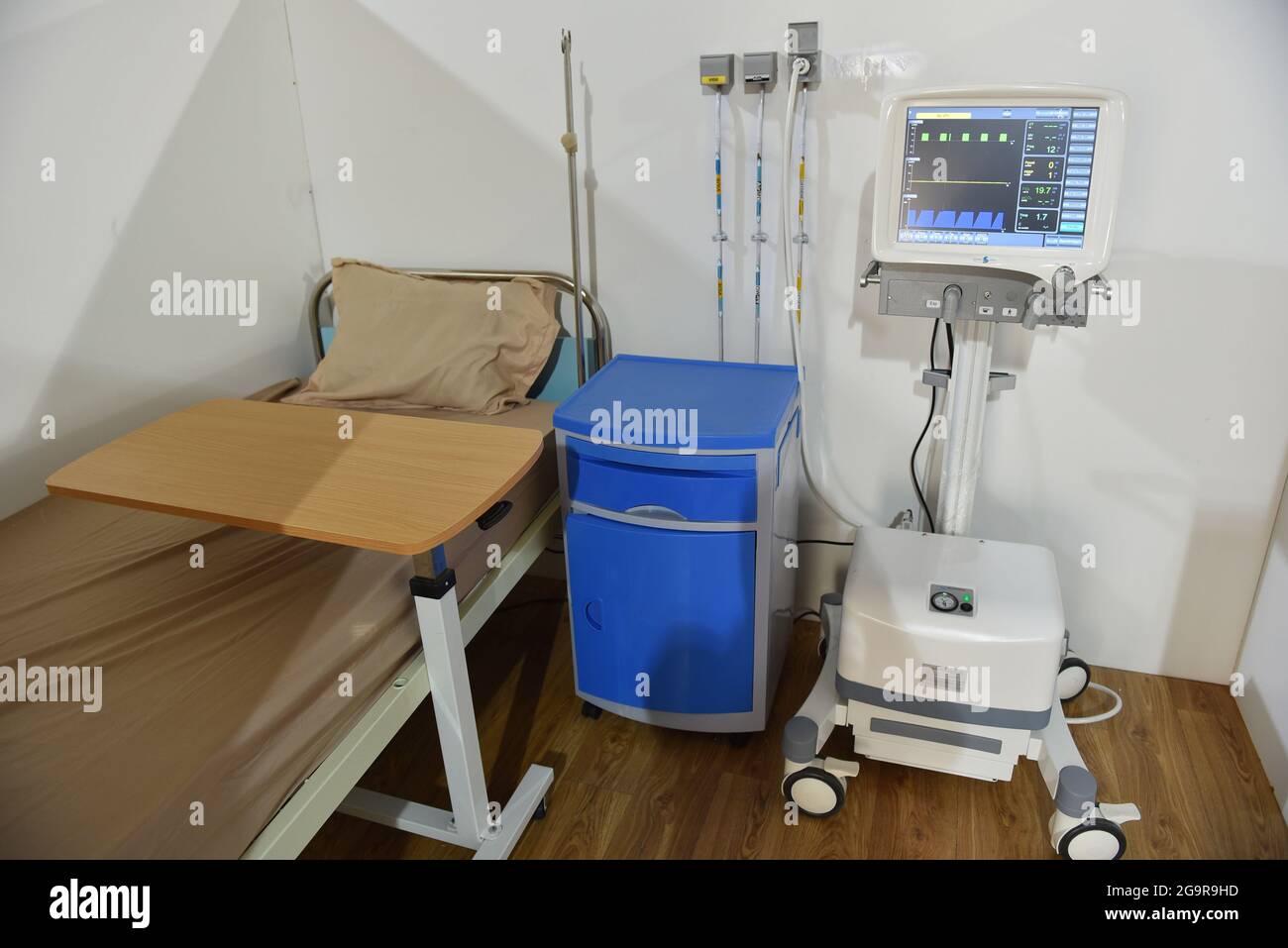 Resuscitation beds hi-res stock photography and images - Alamy