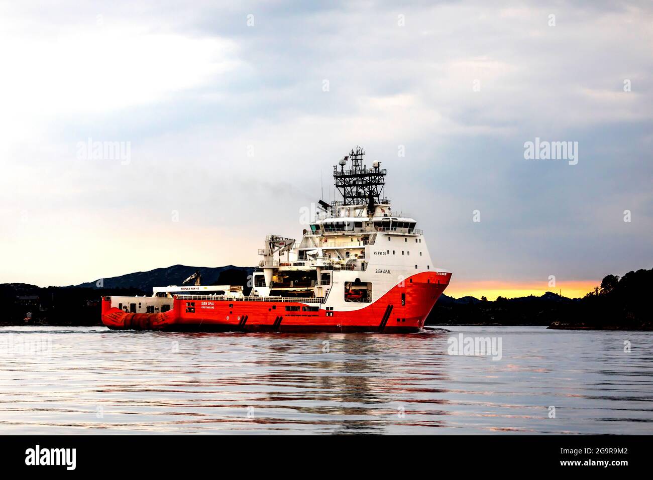 Offshore AHTS anchor handling tug supply vessel Siem Opal at ...