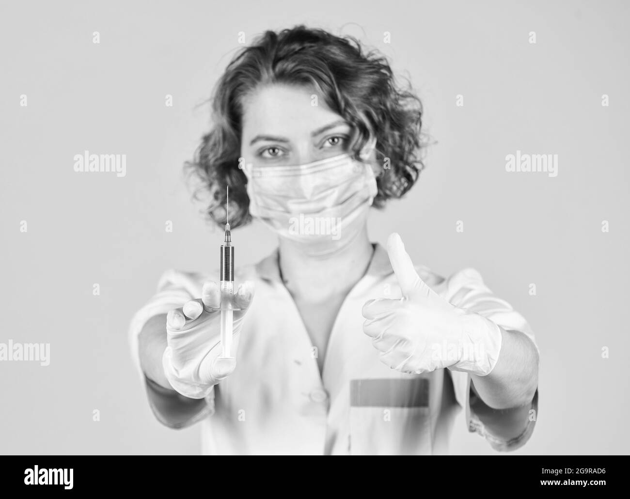Doctor preparing needle Black and White Stock Photos & Images - Alamy