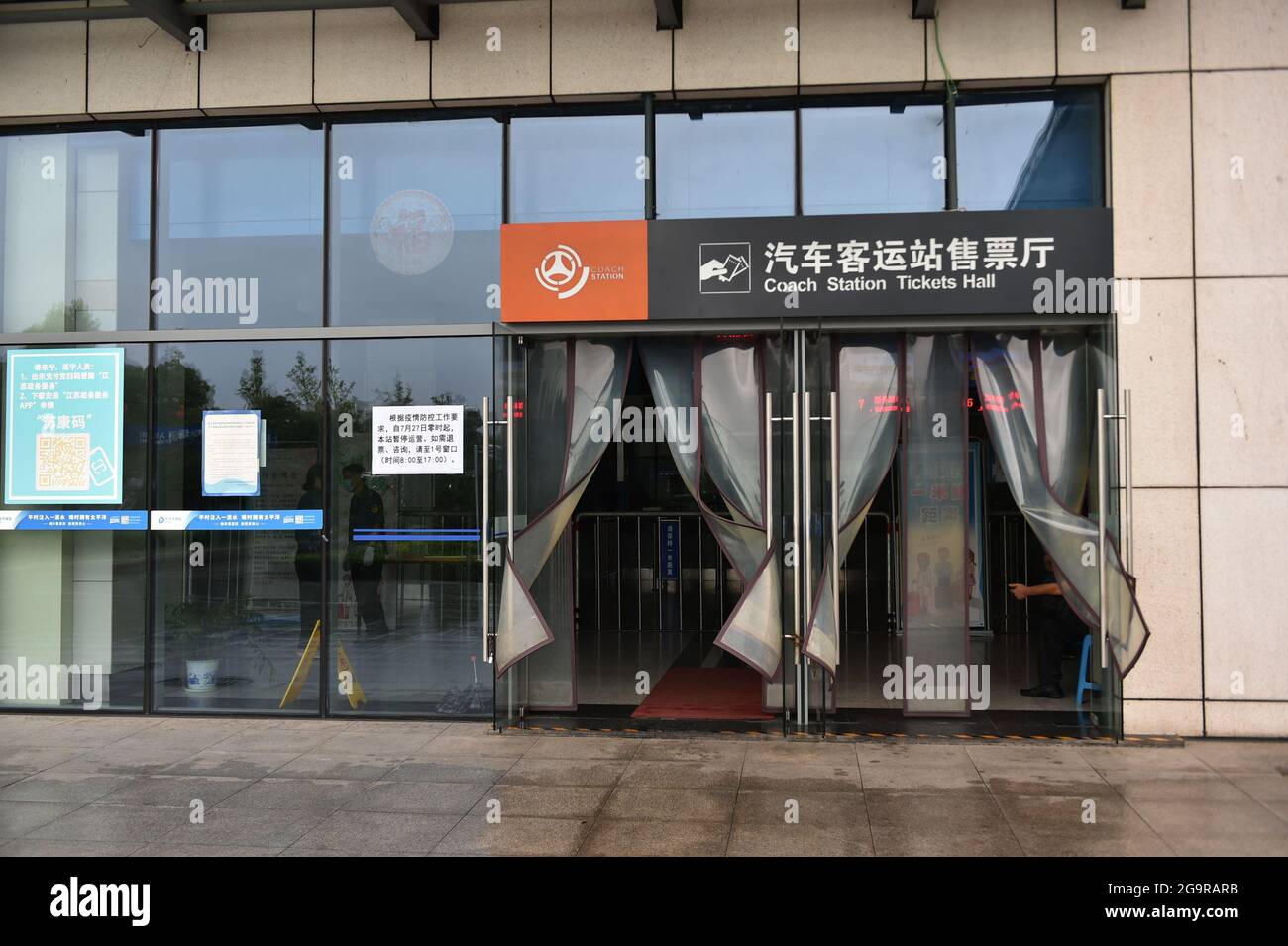 Long-distance bus terminals suspend operations in Nanjing city, east ...