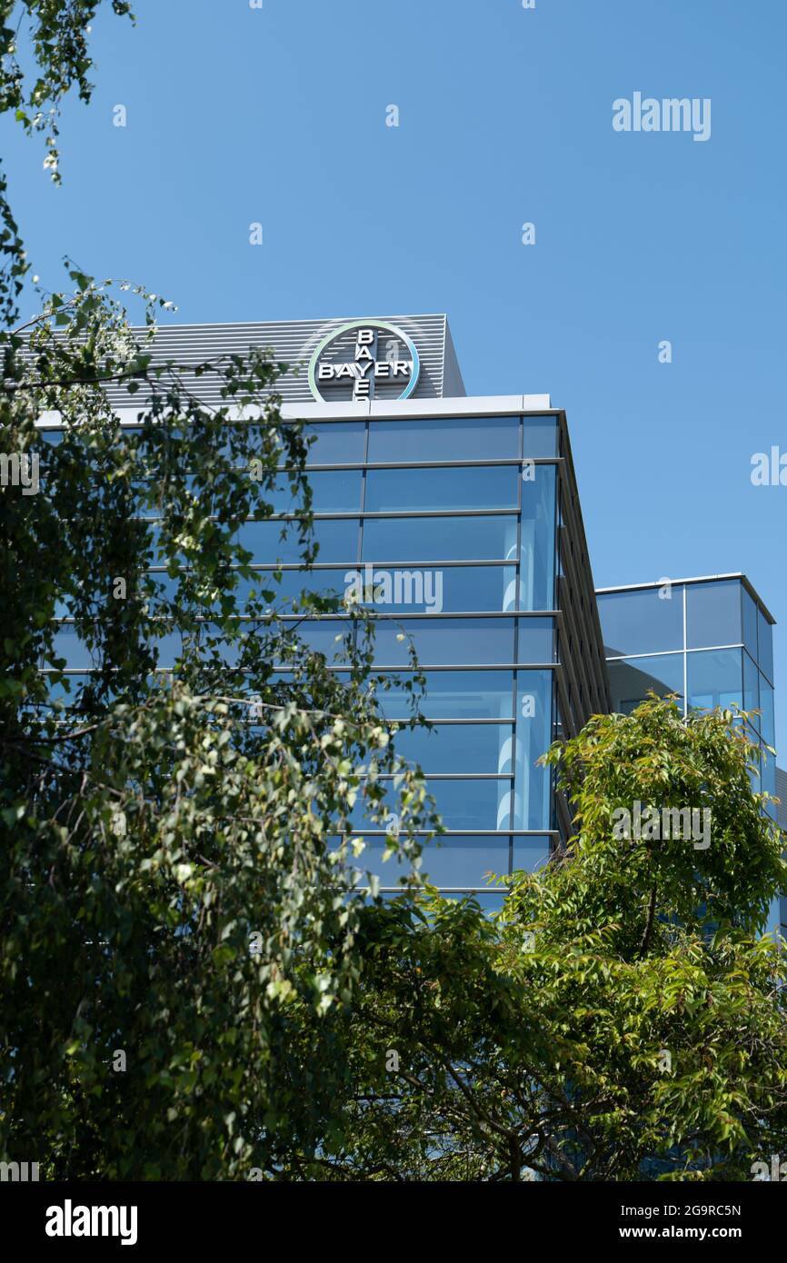 Bayer on Reading Green Park Industrial Estate Stock Photo - Alamy