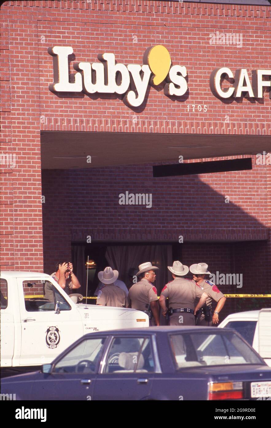 Killeen Texas USA, October 16,1991: Police investigators work at the ...