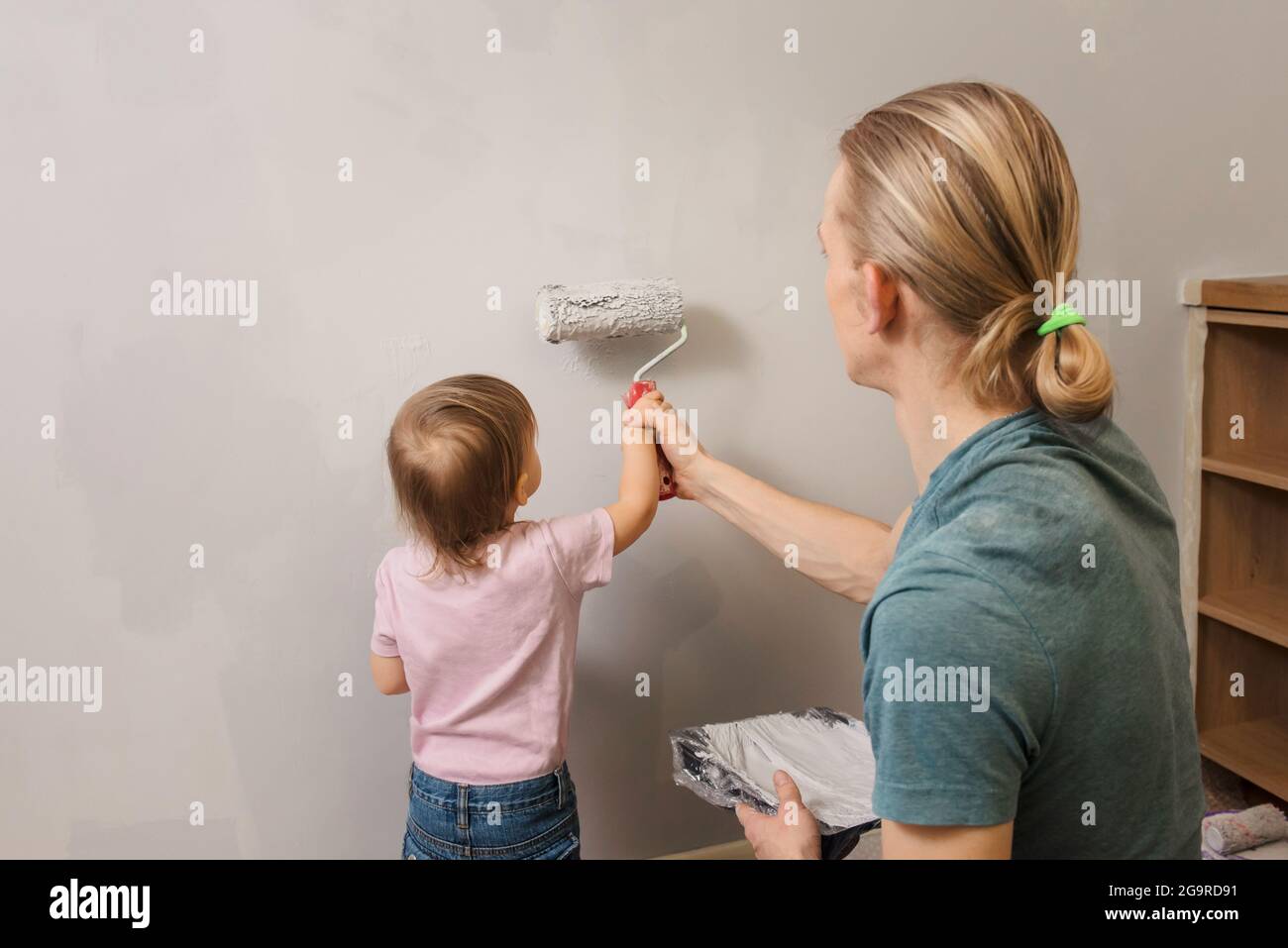 Father painting wall hi-res stock photography and images - Alamy