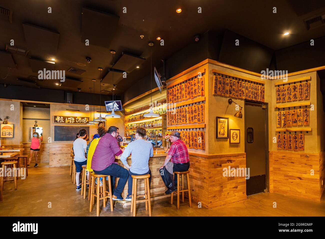 Tokyo bar interior hi-res stock photography and images - Alamy