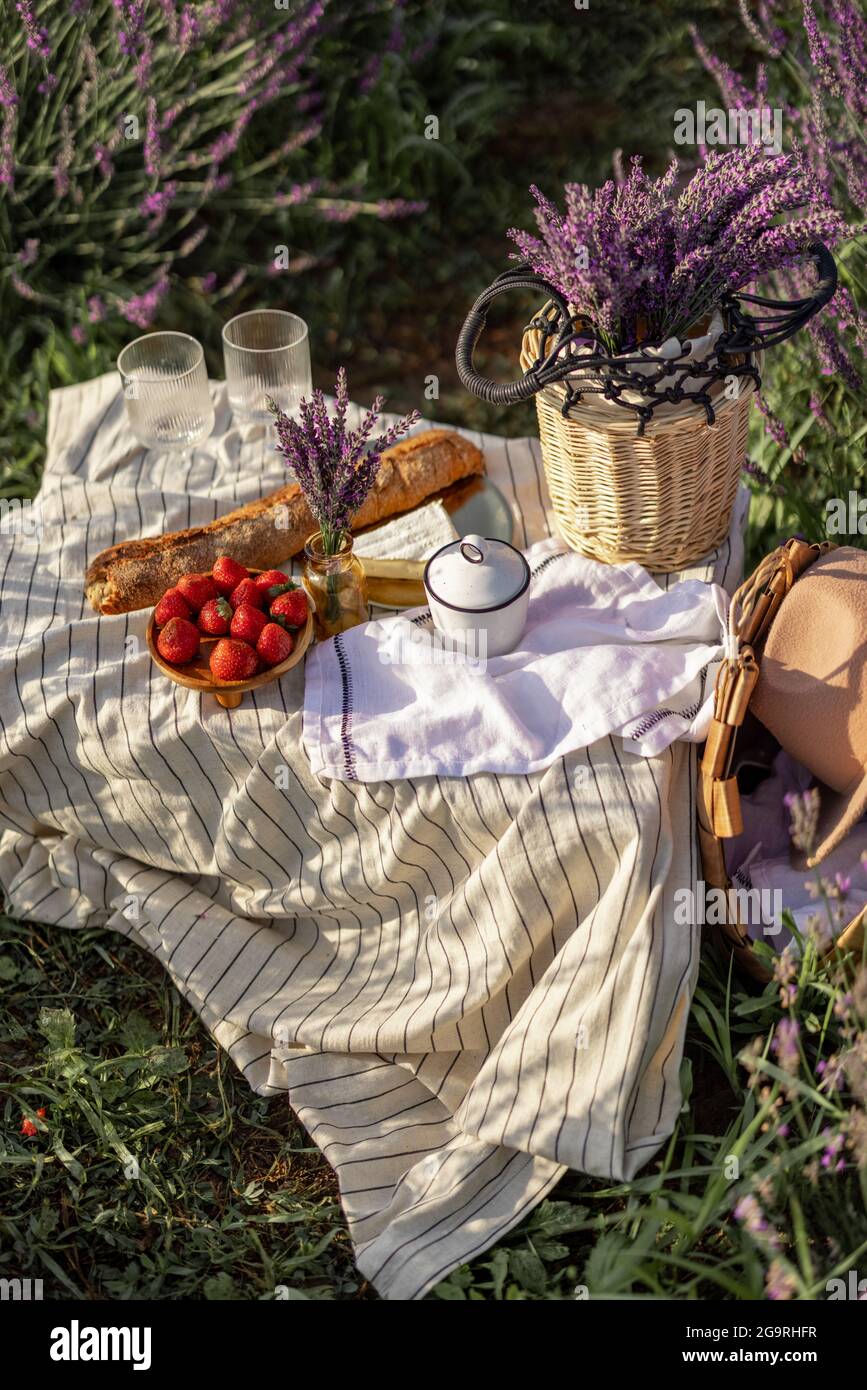 Picnic breakfast hi-res stock photography and images - Alamy