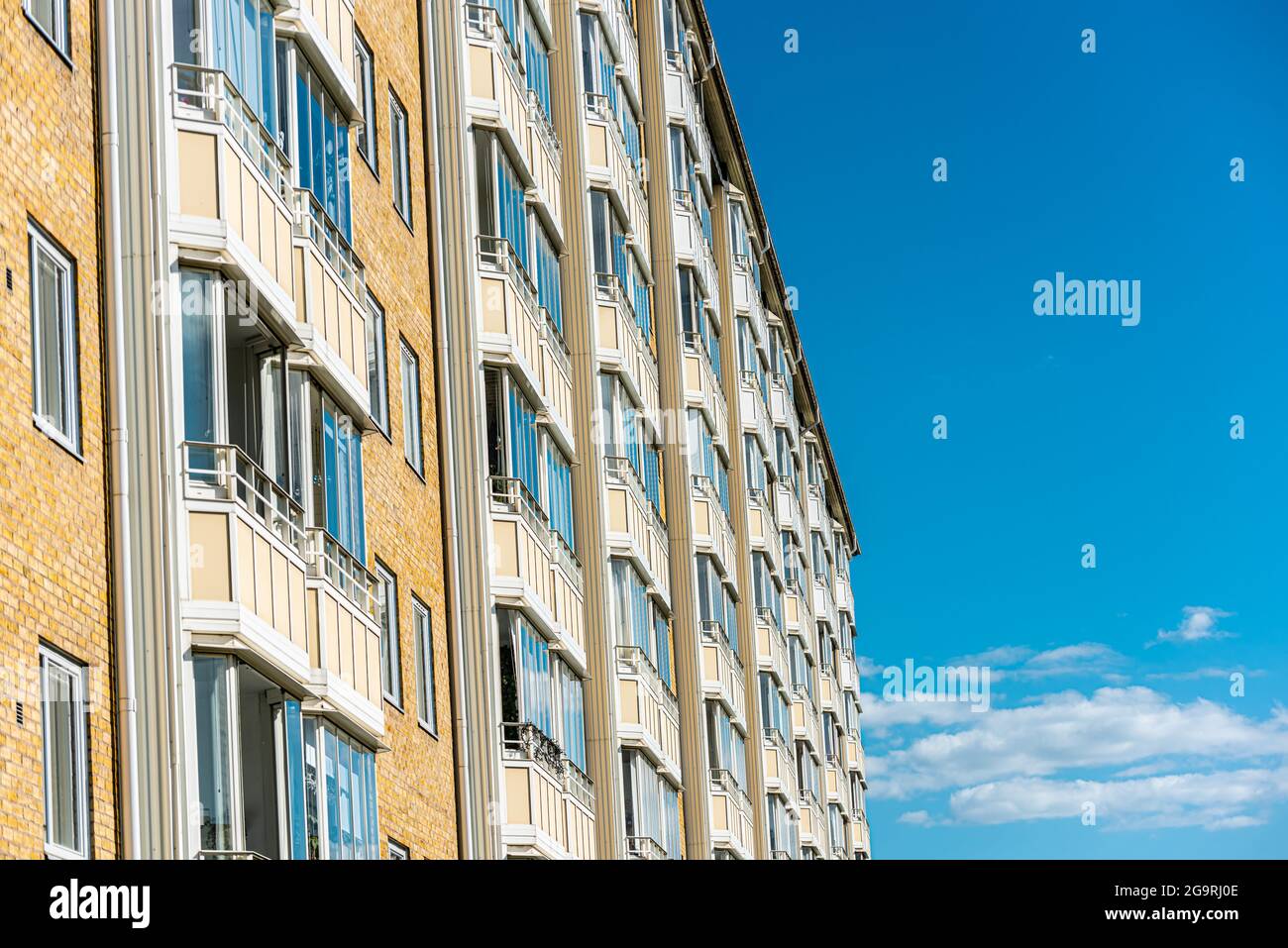 Facade of a high rise apartment building Stock Photo - Alamy