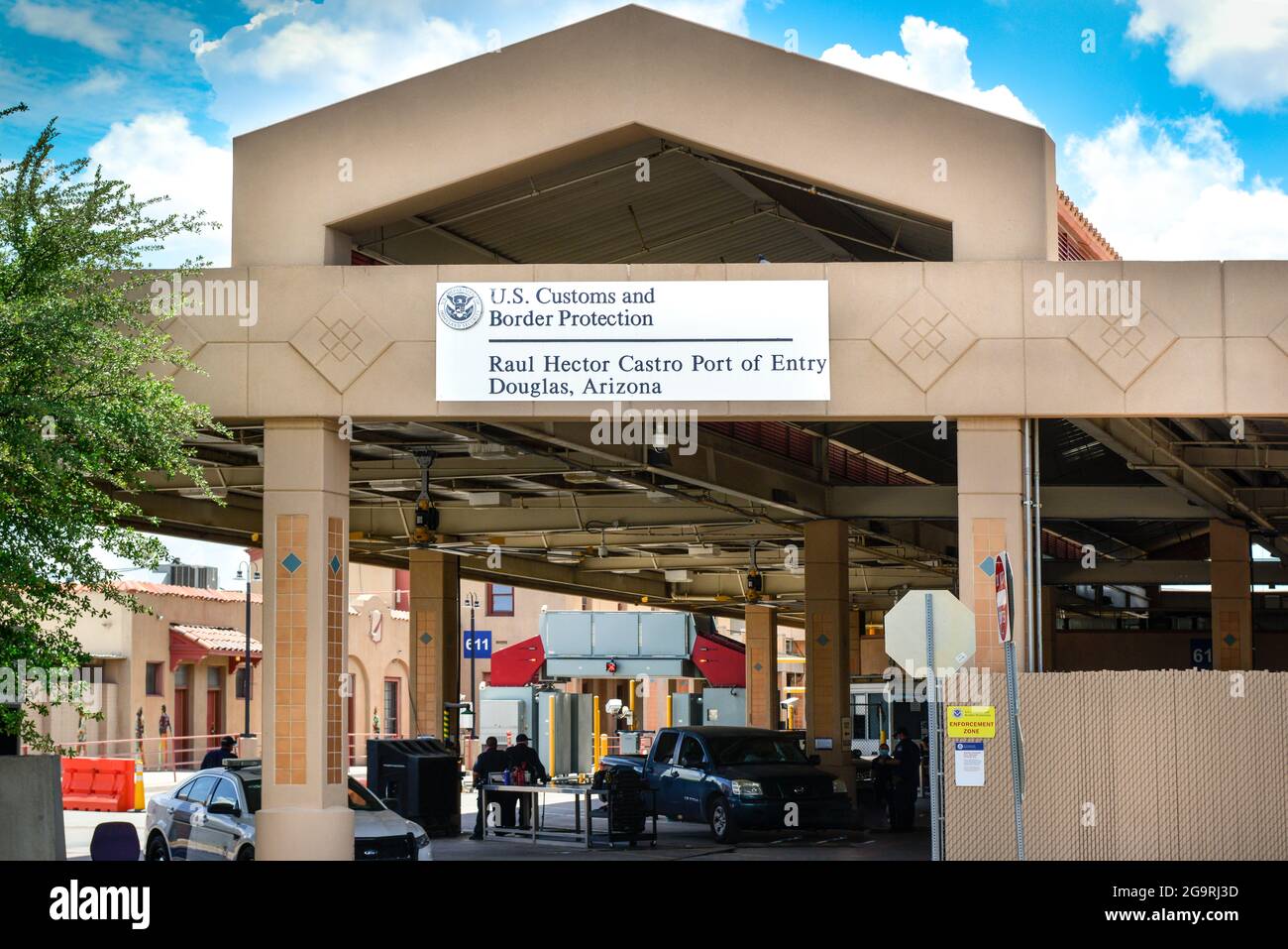 Douglas arizona border crossing hi-res stock photography and images - Alamy