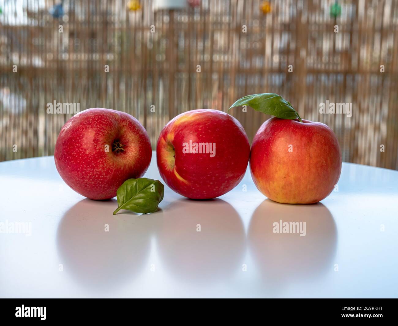 Red apple rotating hi-res stock photography and images - Alamy