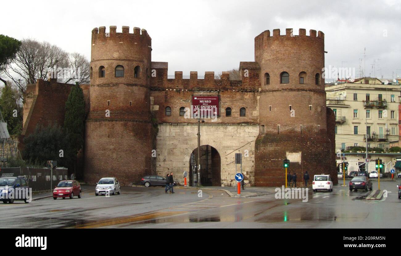 Fortifications ancient rome hi-res stock photography and images - Alamy