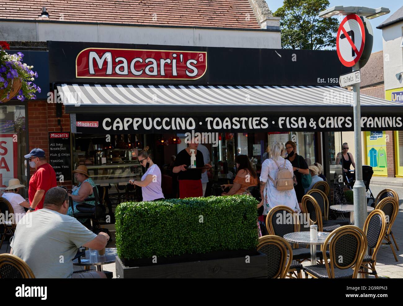 Outside macaris hi-res stock photography and images - Alamy