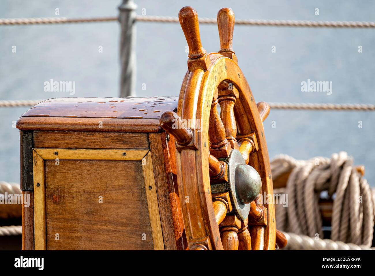 wooden ship's wheel of a tall ship Stock Photo - Alamy