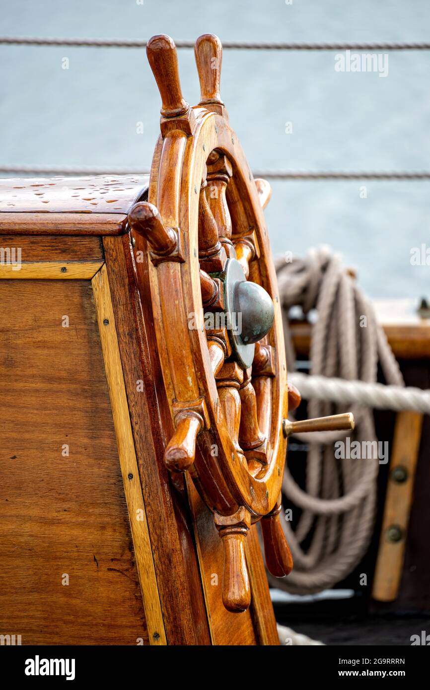 wooden ship's wheel of a tall ship Stock Photo - Alamy