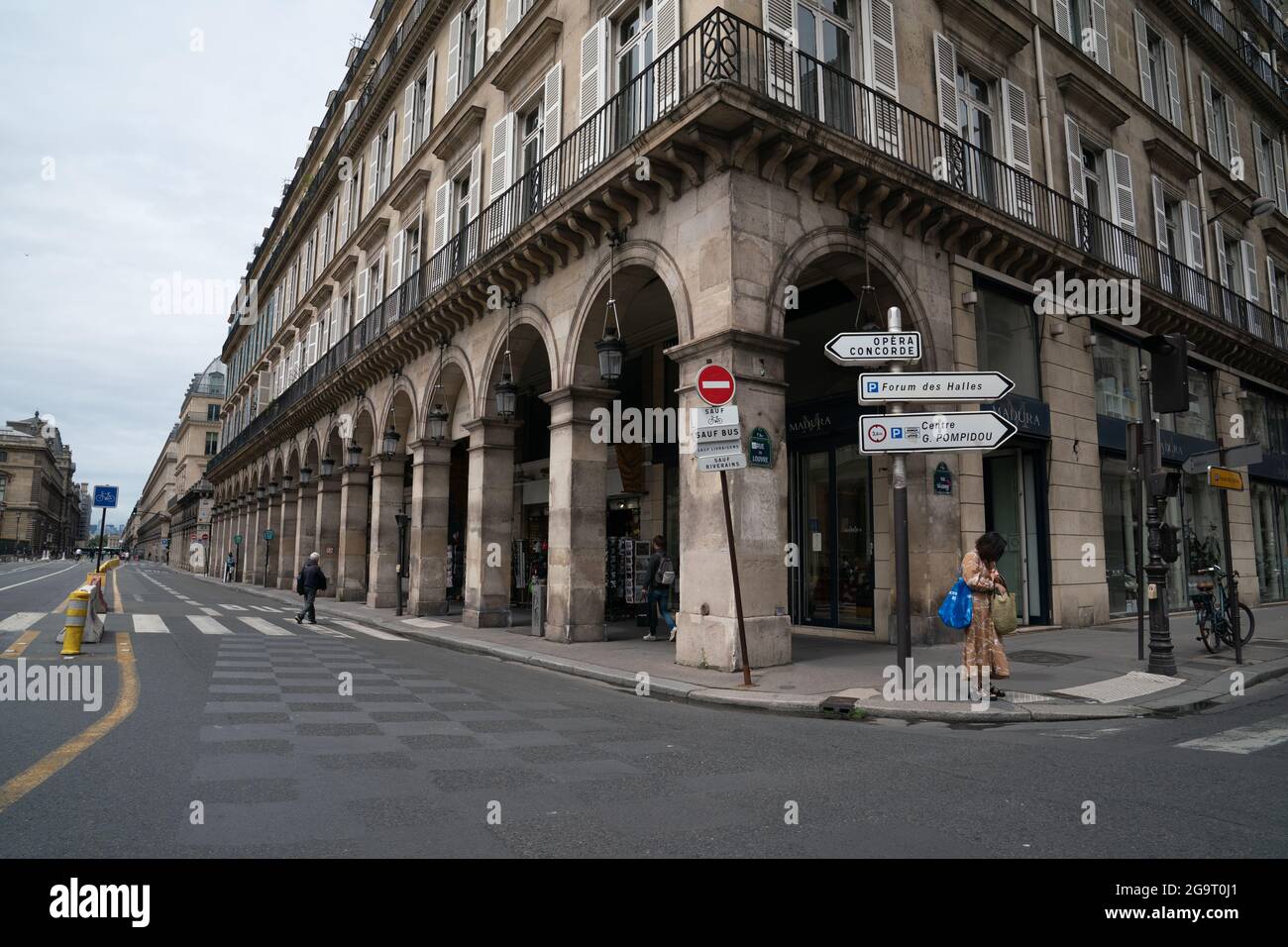 Parisian locations hi-res stock photography and images - Alamy