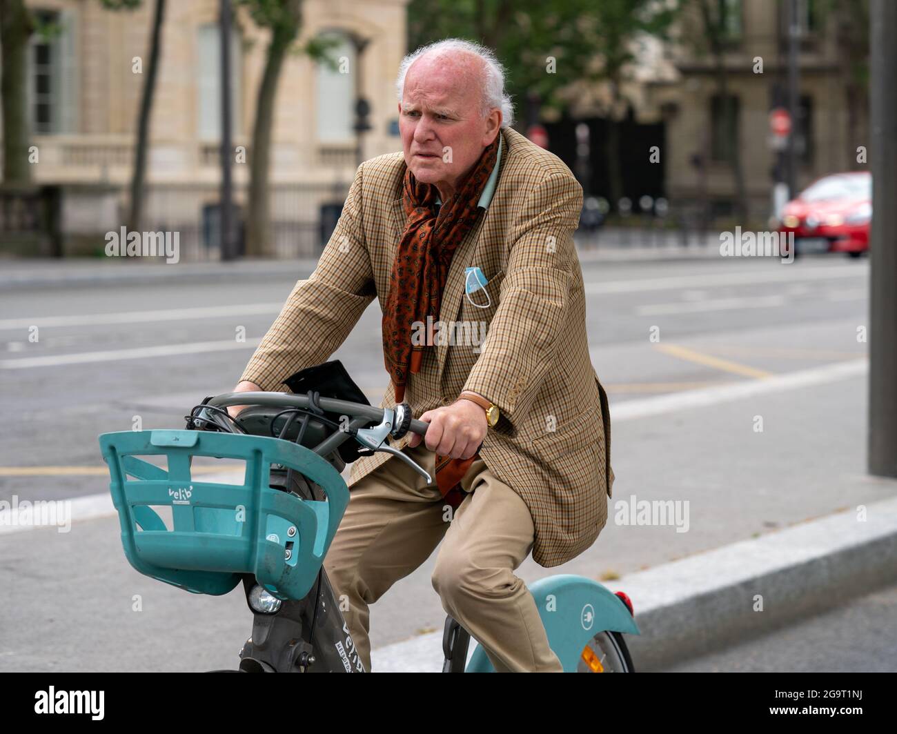 Unidentified random Parisian people and locations in the streets of ...