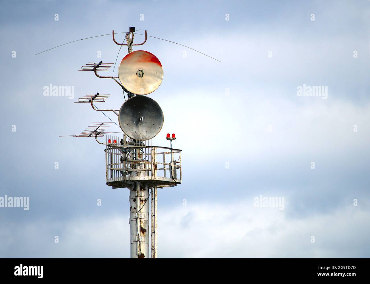 Telephone antena hi-res stock photography and images - Alamy