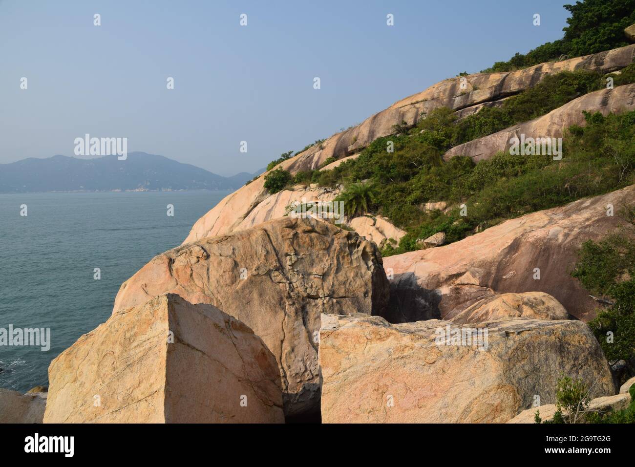 Hexagonal rocks hong kong hi-res stock photography and images - Alamy