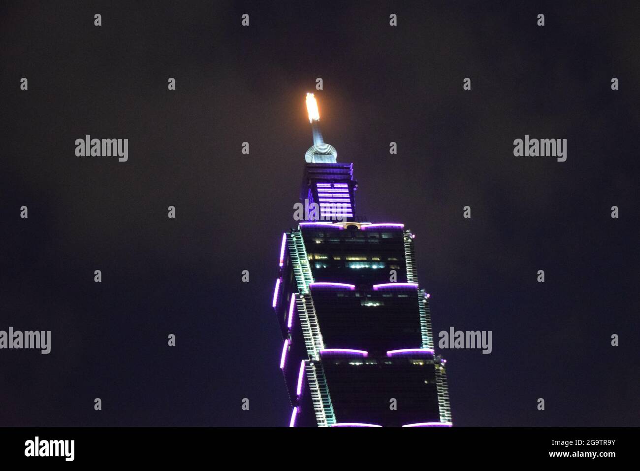 Taipei 101 at night in Taipei, Taiwan Stock Photo - Alamy