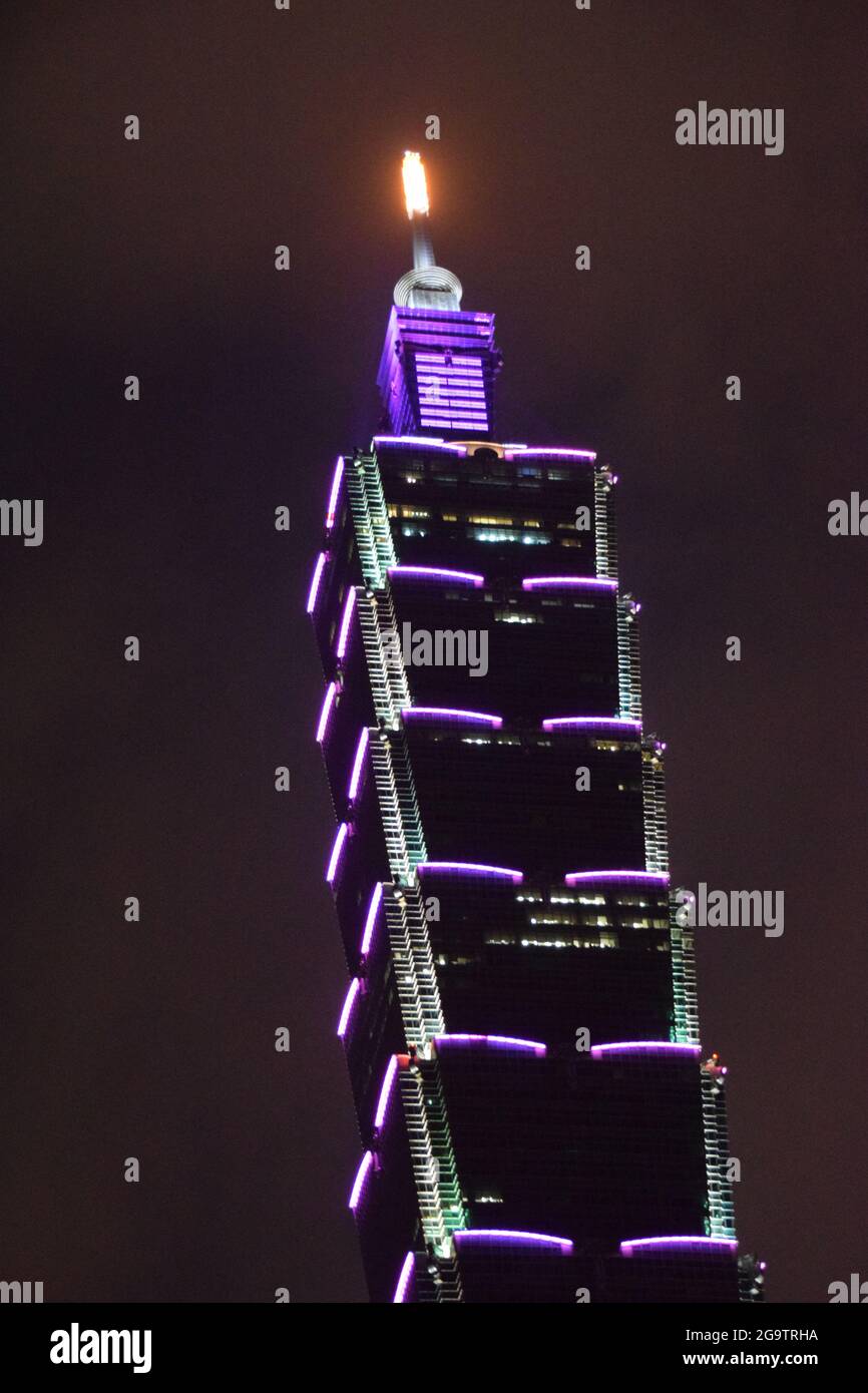 Taipei 101 at night in Taipei, Taiwan Stock Photo - Alamy