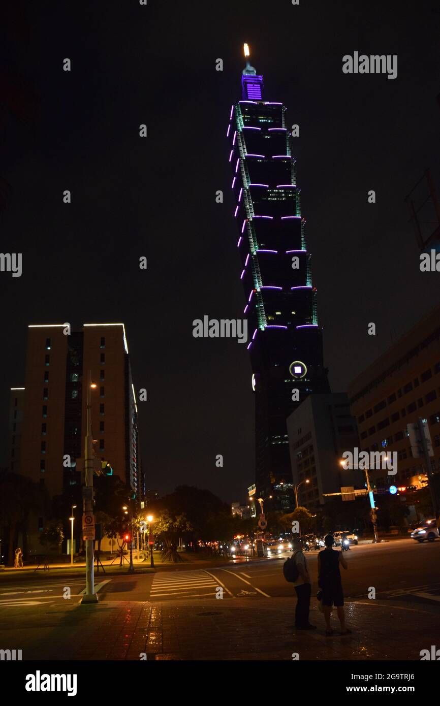 Taipei 101 at night in Taipei, Taiwan Stock Photo - Alamy