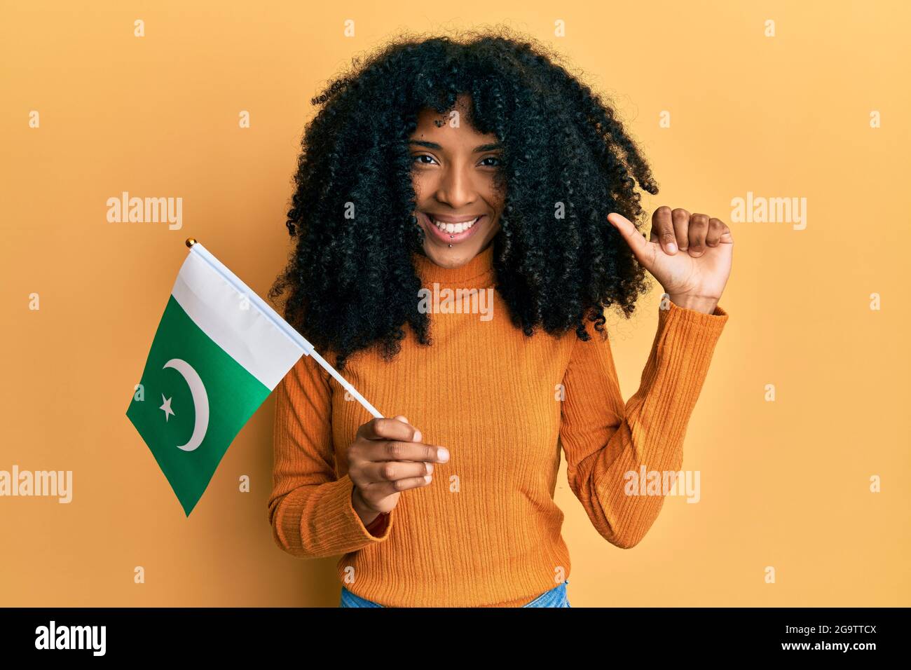 Pakistani flag proud hi-res stock photography and images - Alamy