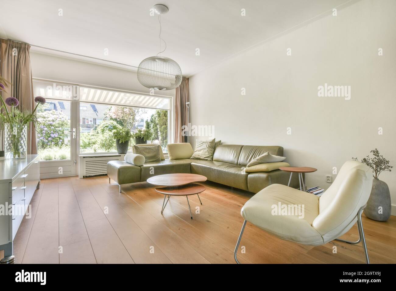 Luxury and beautiful living room interior design Stock Photo - Alamy