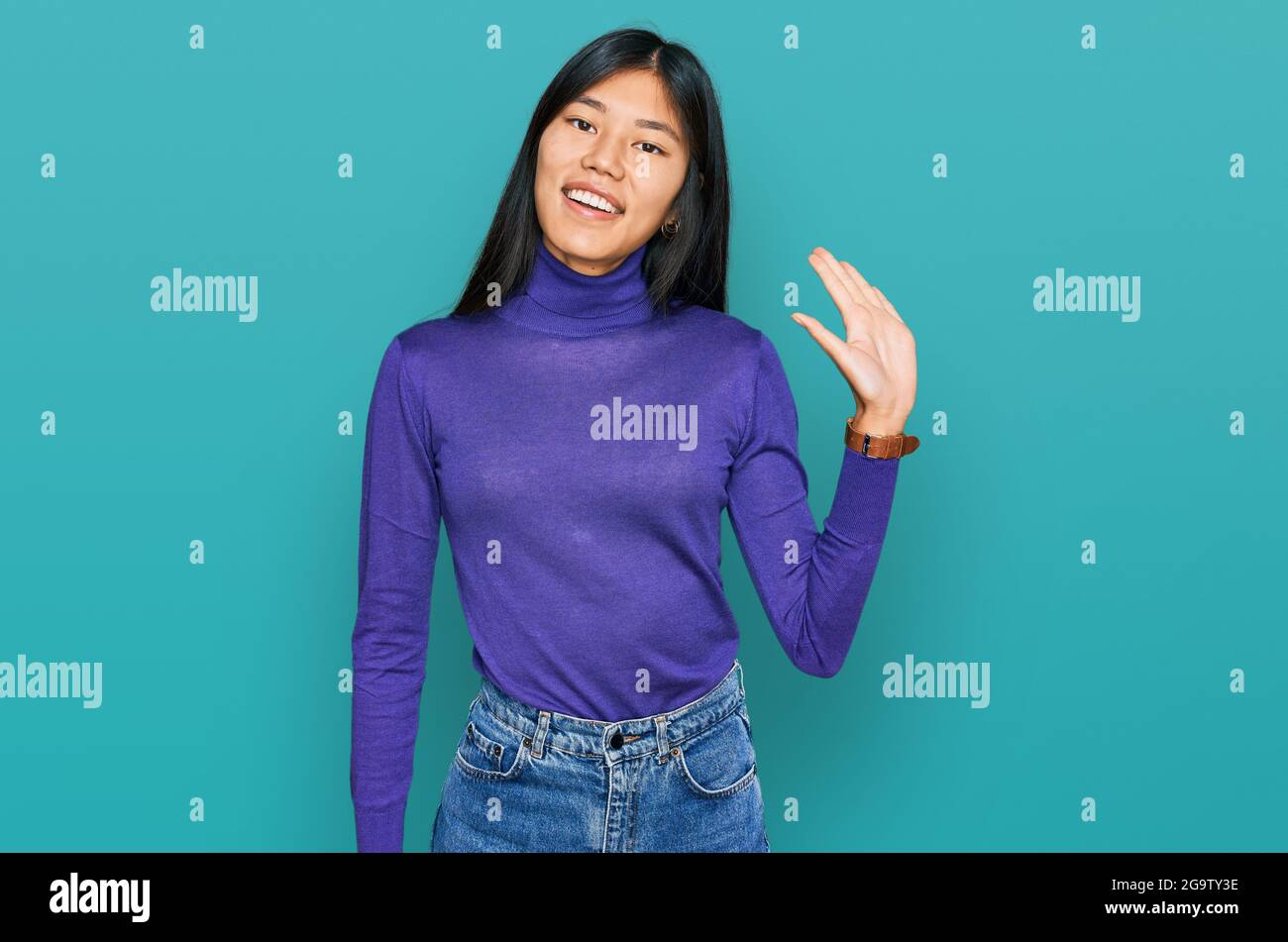 Japanese waving goodbye hi-res stock photography and images - Alamy