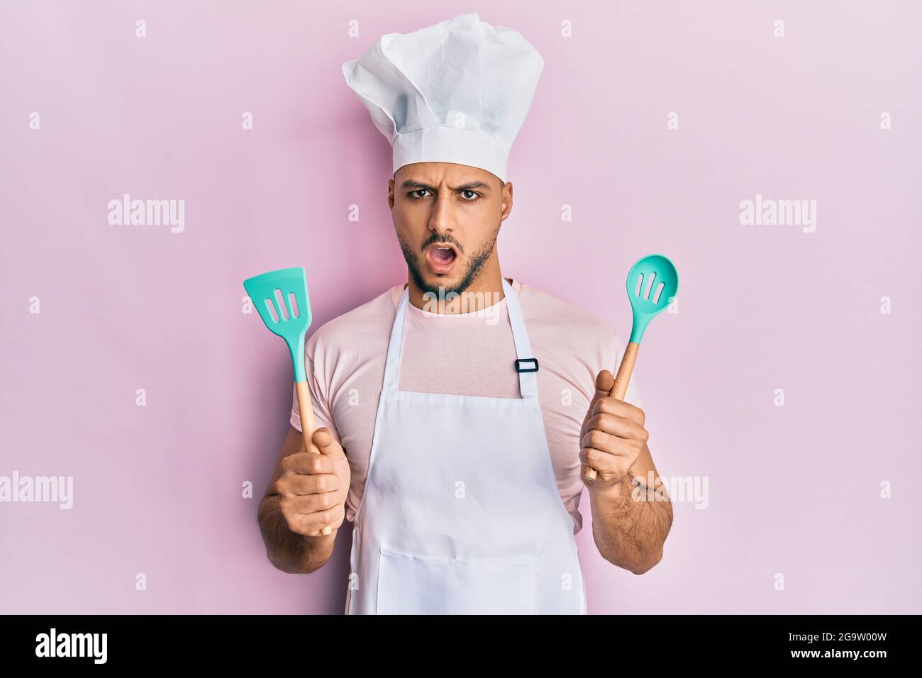 Arab eyes man and hat hi-res stock photography and images - Alamy