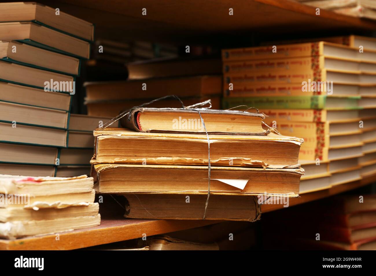 Many books on bookshelf in library Stock Photo - Alamy