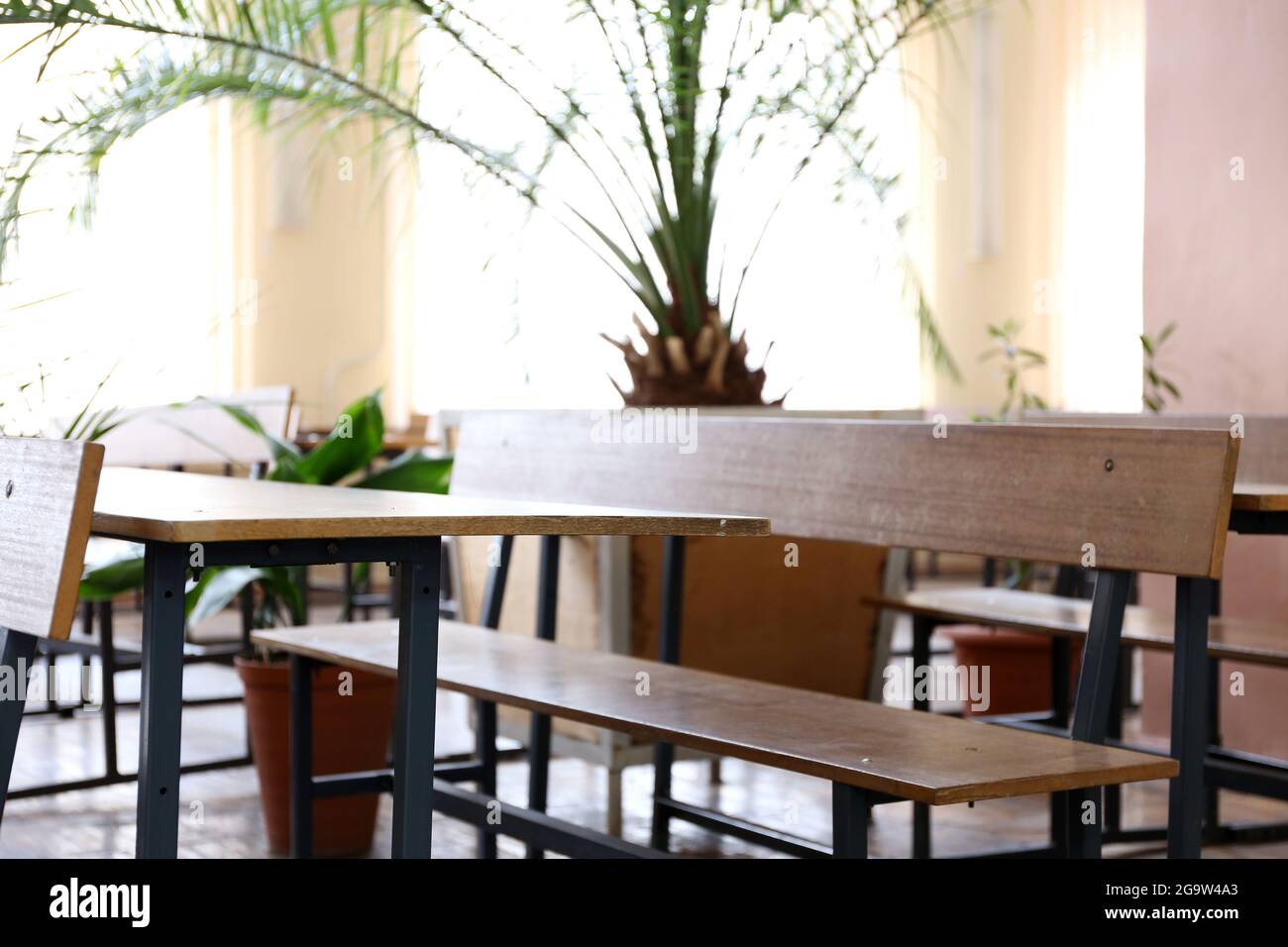Empty classroom with desks and seats Stock Photo - Alamy
