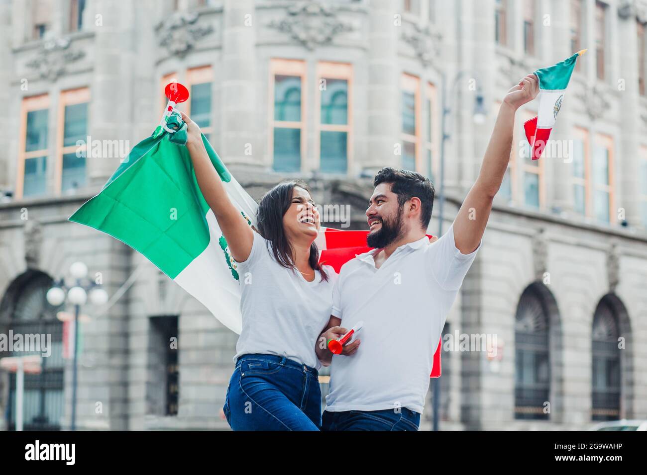 Fans celebrate mexico hi-res stock photography and images - Alamy