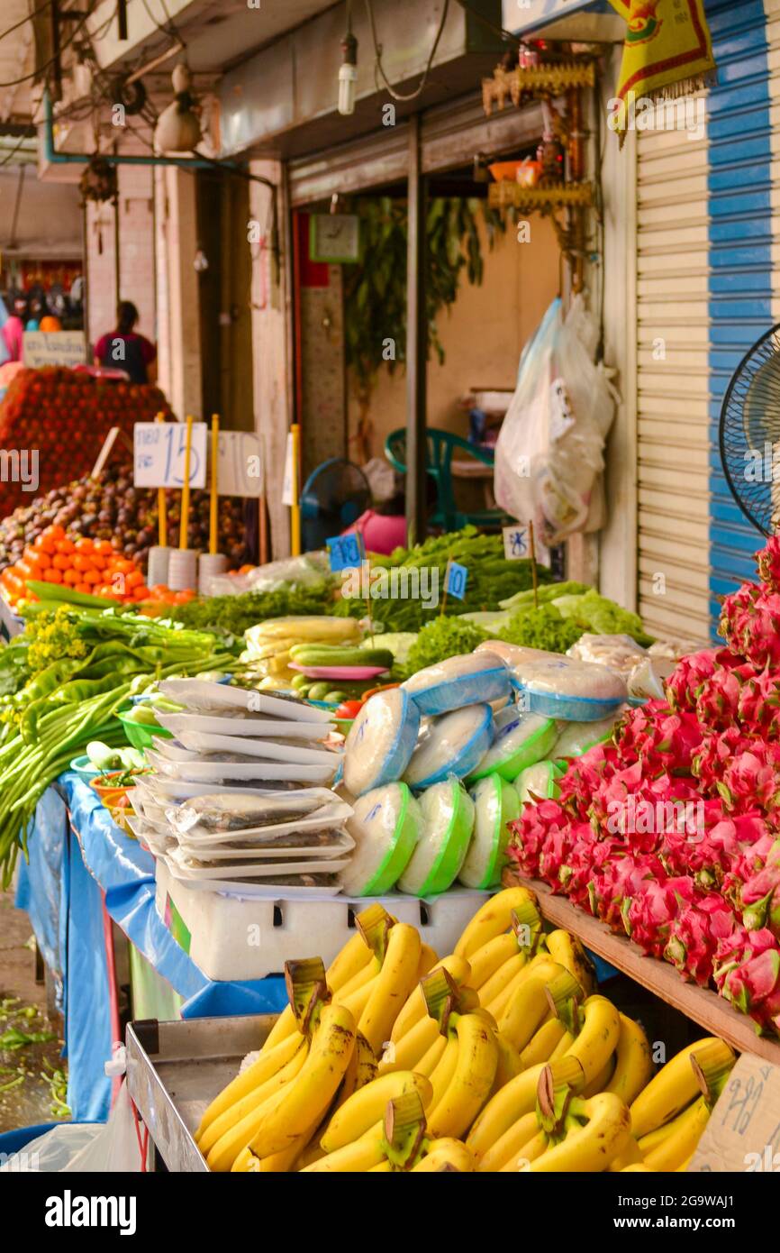 Bangkok slums hi-res stock photography and images - Alamy