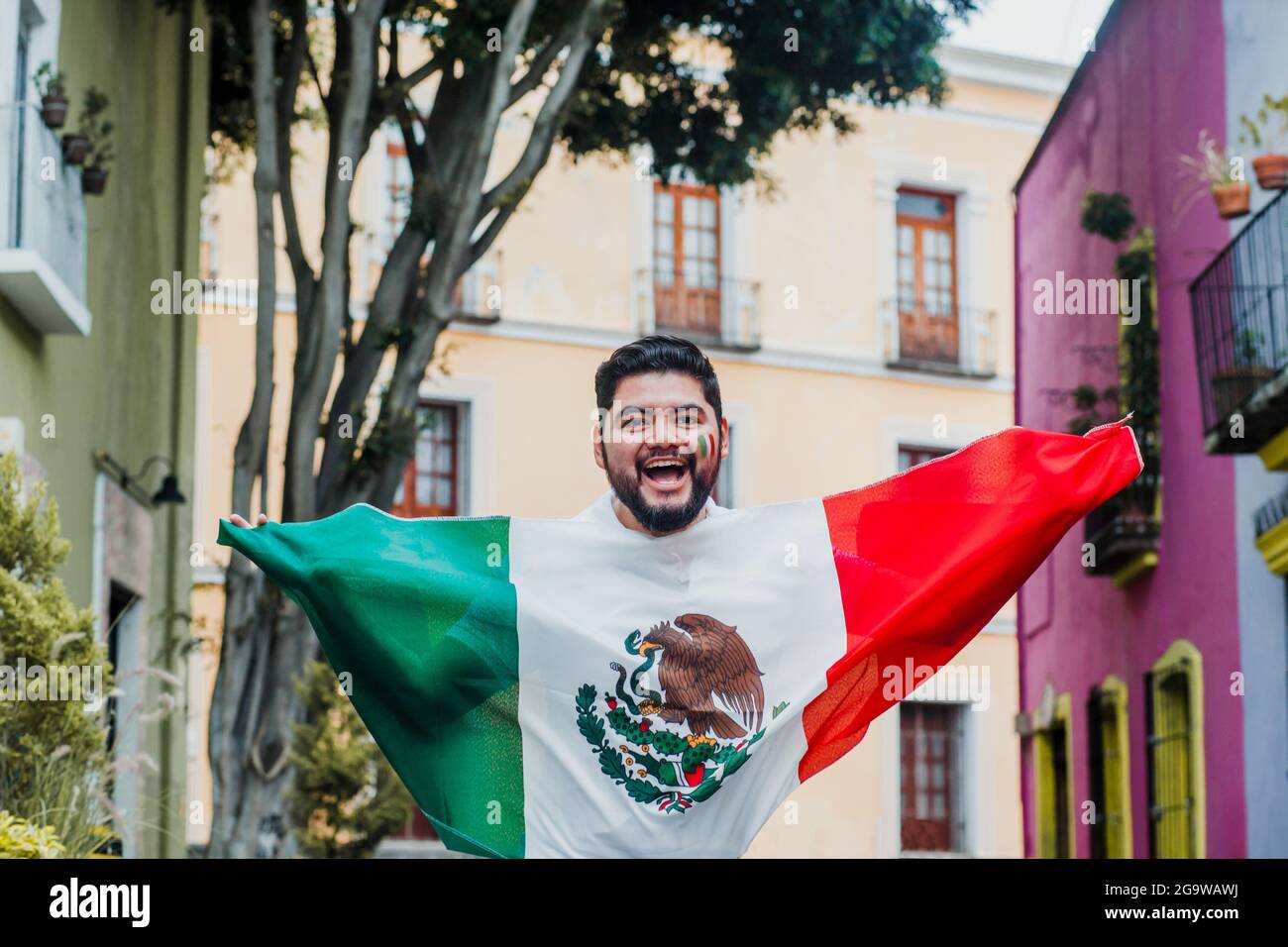Proud mexican hi-res stock photography and images - Alamy