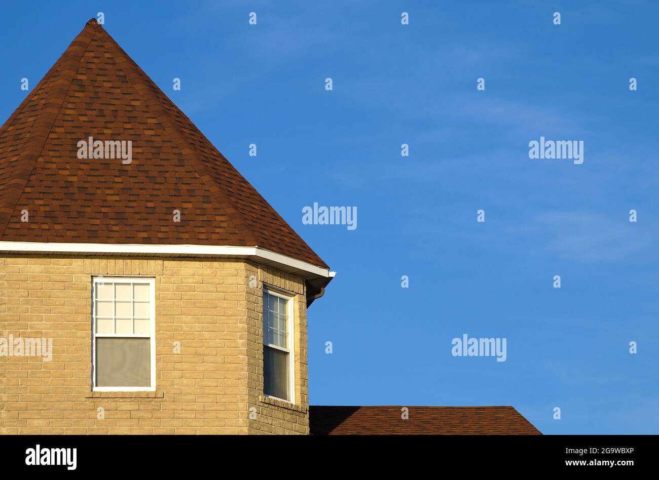 Beige wood shingle siding hi-res stock photography and images - Alamy