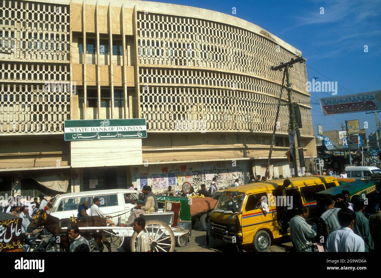 Busy scene with State Bank of Pakistan central Multan 1984 Stock Photo ...
