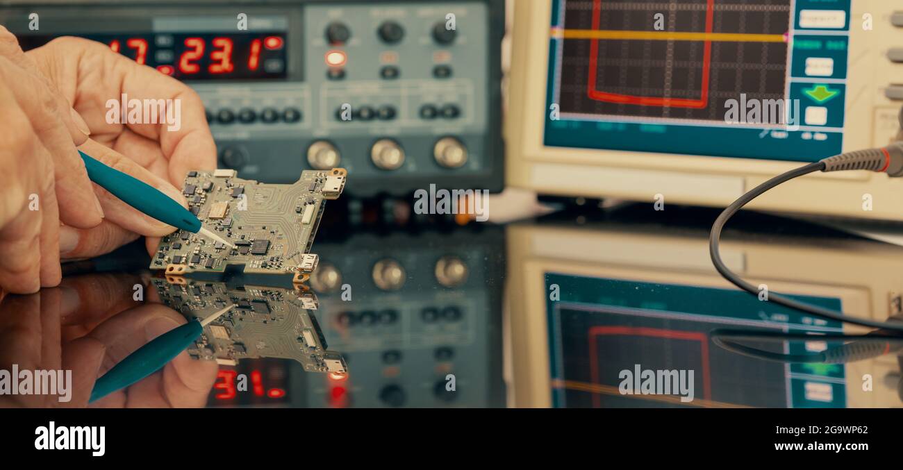 Development of the design of an electronic device in the laboratory of ...