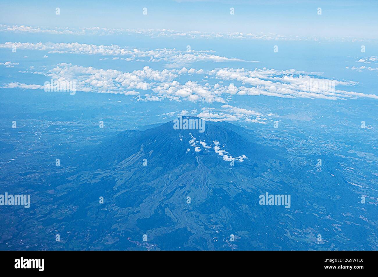 Mountain hill cloud sky blue road hi-res stock photography and images ...