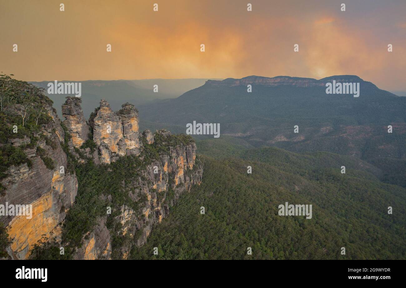Katoomba NSW Bush fire disaster Christmas 2019 Stock Photo - Alamy