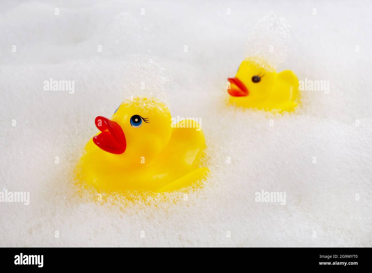 Foam bath rubber ducks yellow hi-res stock photography and images - Alamy